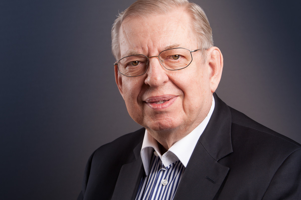 Queen's Remembers Professor Emeritus Walter A. Szarek | Department of ...